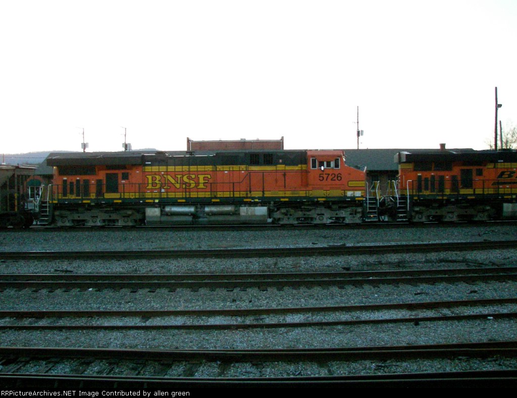 BNSF 5726